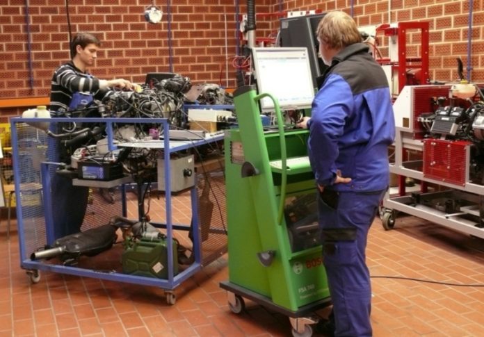 Verschiedene Handwerksberufe kennenlernen - Tag der offenen Tür an der ...