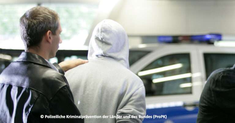 Festnahme: Mann läuft mit Messern durch Morlautern